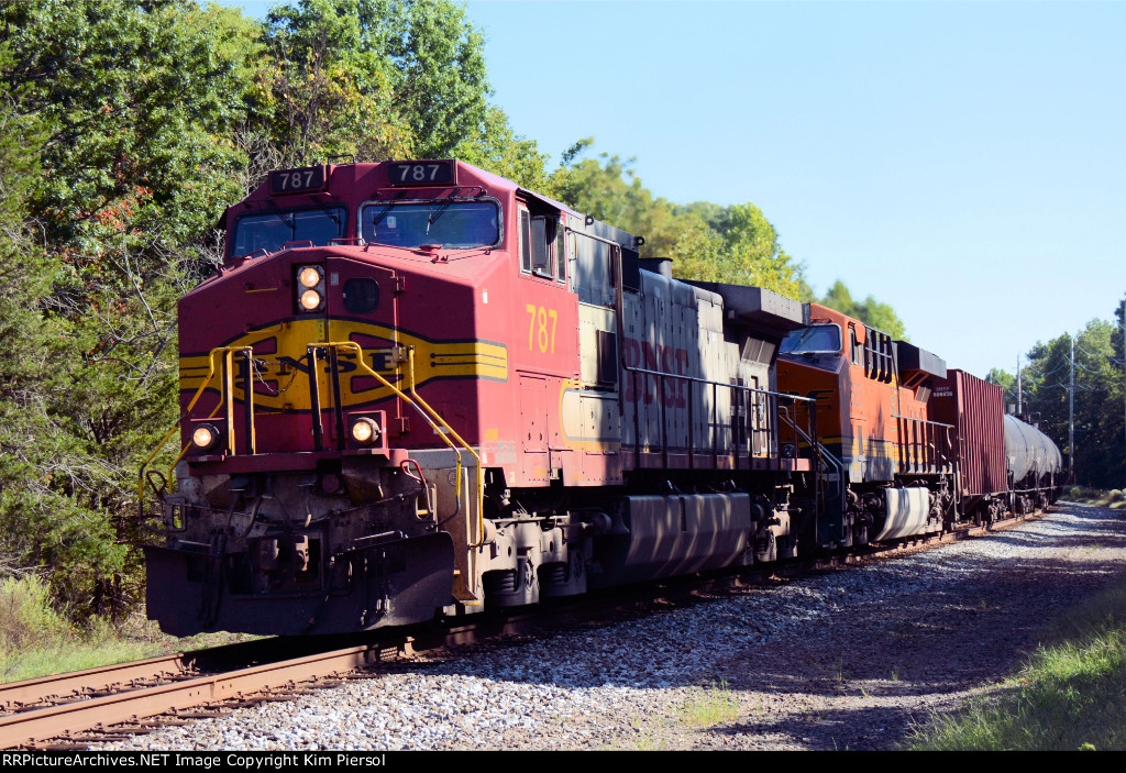 BNSF 787 CSX Train K040 Crude Oil Loads